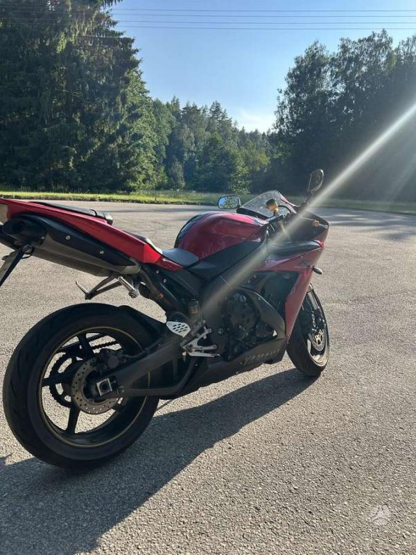Sarkans Yamaha R1 2005 Šakiai, ar dzinēja tilpumu 1.00 L un nobraukumu 60 tūkst. km par 4300 €, foto 5 vietnē AUTOMOTO.COM.LV