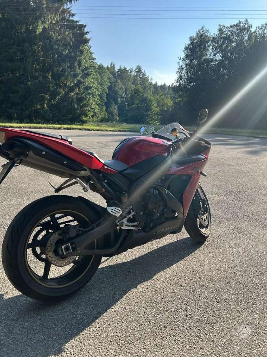 Красный Ямаха R1 2005 в Шакяй, объемом двигателя 1.00 л и пробегом 60 тыс. км за 4300 €, фото 6 на AUTOMOTO.COM.LV