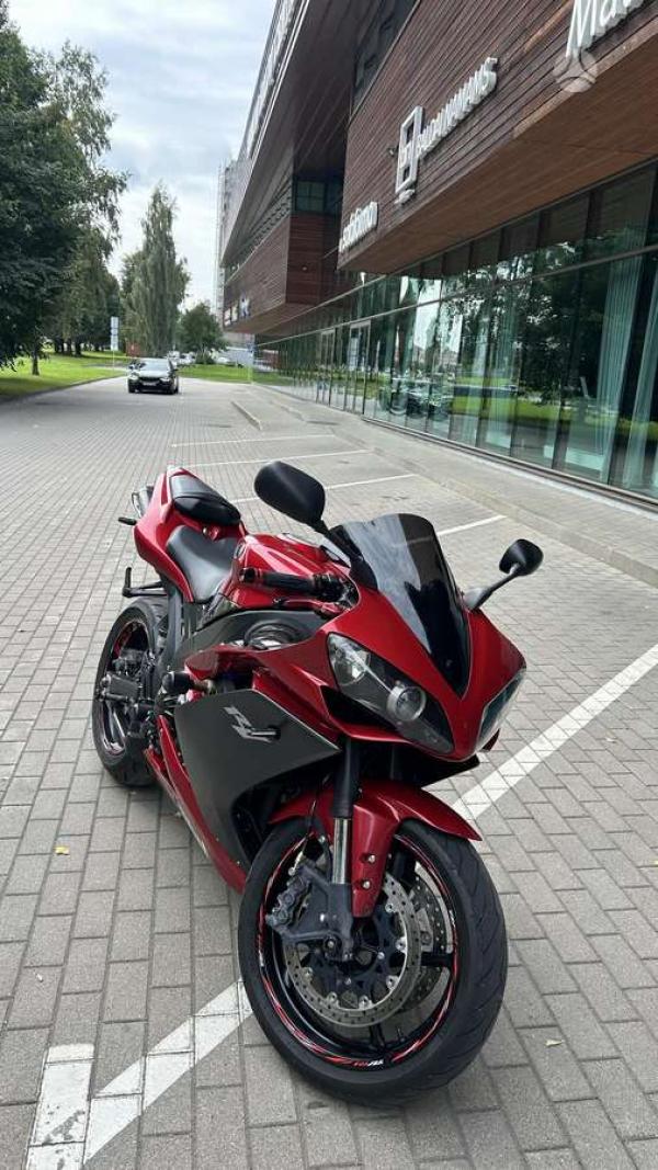 Красный Ямаха R1 2007 в Каунас, объемом двигателя 1.00 л и пробегом 52 тыс. км за 4999 €, фото 3 на AUTOMOTO.COM.LV