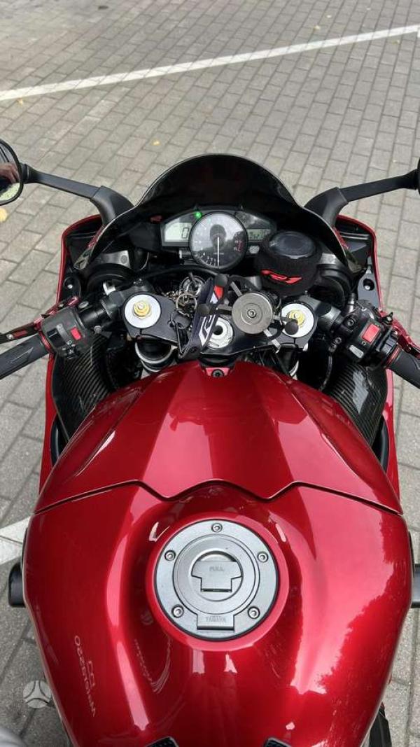 Красный Ямаха R1 2007 в Каунас, объемом двигателя 1.00 л и пробегом 52 тыс. км за 4999 €, фото 5 на AUTOMOTO.COM.LV