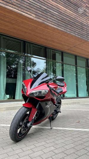 Red Yamaha R1 2007 in Kaunas, with an engine capacity of 1.00 L and mileage of 52 thousand km for 4999 €, photo 7 on AUTOMOTO.COM.LV