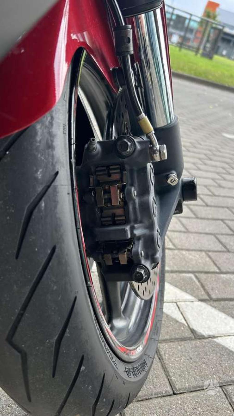 Red Yamaha R1 2007 in Kaunas, with an engine capacity of 1.00 L and mileage of 52 thousand km for 4999 €, photo 12 on AUTOMOTO.COM.LV