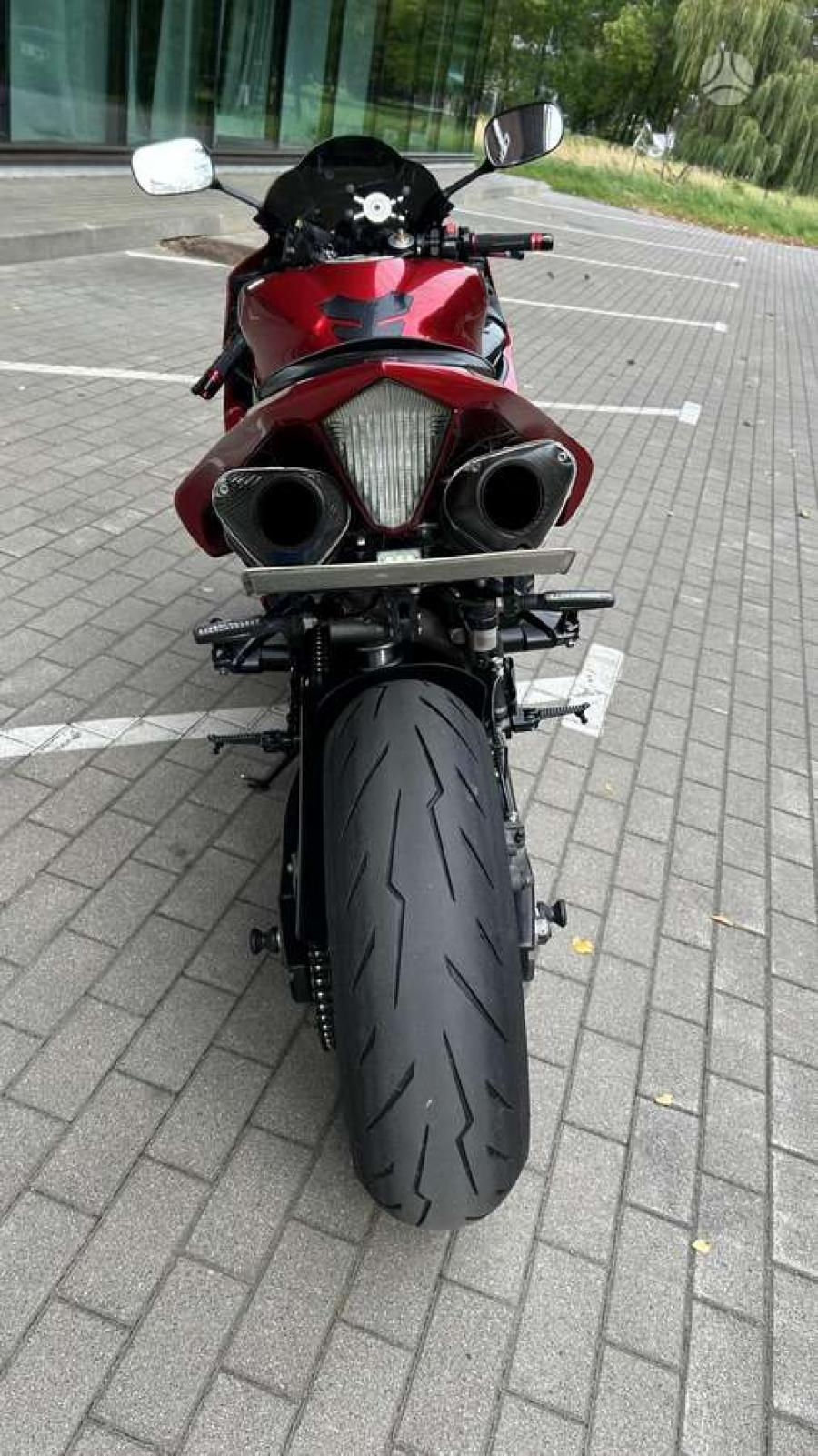 Red Yamaha R1 2007 in Kaunas, with an engine capacity of 1.00 L and mileage of 52 thousand km for 4999 €, photo 13 on AUTOMOTO.COM.LV