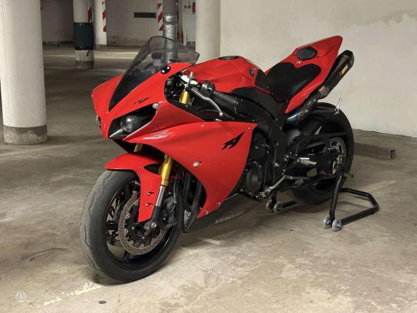 Sarkans Yamaha R1 2013 Rīga, ar dzinēja tilpumu 1.00 L un nobraukumu 33 tūkst. km par 10500 €, foto 1 vietnē AUTOMOTO.COM.LV