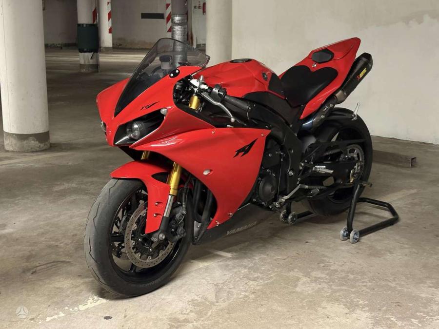 Sarkans Yamaha R1 2013 Rīga, ar dzinēja tilpumu 1.00 L un nobraukumu 33 tūkst. km par 10500 €, foto 1 vietnē AUTOMOTO.COM.LV