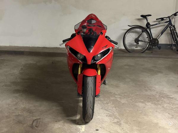 Sarkans Yamaha R1 2013 Rīga, ar dzinēja tilpumu 1.00 L un nobraukumu 33 tūkst. km par 10500 €, foto 2 vietnē AUTOMOTO.COM.LV