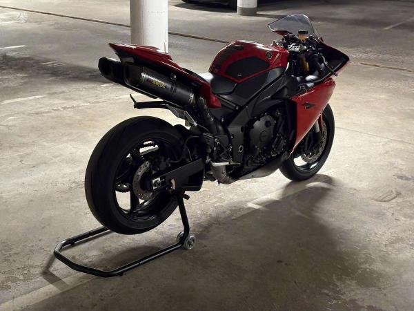 Sarkans Yamaha R1 2013 Rīga, ar dzinēja tilpumu 1.00 L un nobraukumu 33 tūkst. km par 10500 €, foto 5 vietnē AUTOMOTO.COM.LV