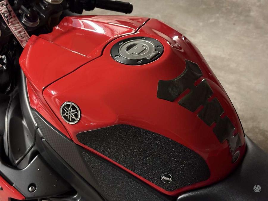 Sarkans Yamaha R1 2013 Rīga, ar dzinēja tilpumu 1.00 L un nobraukumu 33 tūkst. km par 10500 €, foto 12 vietnē AUTOMOTO.COM.LV