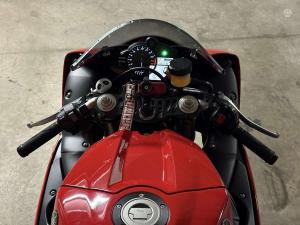 Sarkans Yamaha R1 2013 Rīga, ar dzinēja tilpumu 1.00 L un nobraukumu 33 tūkst. km par 10500 €, foto 15 vietnē AUTOMOTO.COM.LV