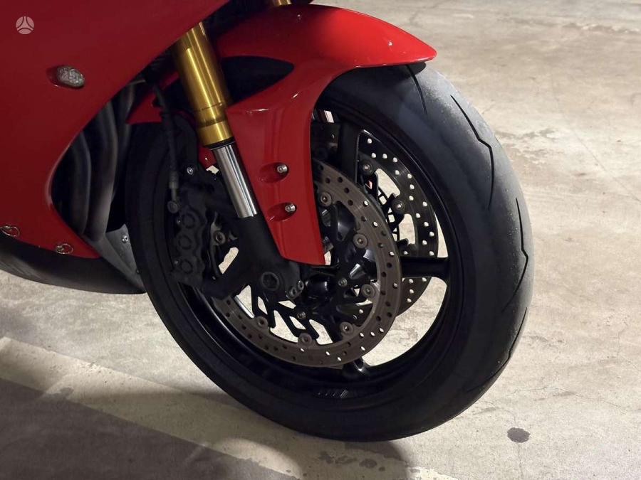 Sarkans Yamaha R1 2013 Rīga, ar dzinēja tilpumu 1.00 L un nobraukumu 33 tūkst. km par 10500 €, foto 16 vietnē AUTOMOTO.COM.LV