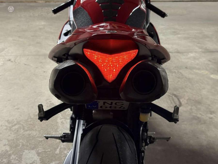Sarkans Yamaha R1 2013 Rīga, ar dzinēja tilpumu 1.00 L un nobraukumu 33 tūkst. km par 10500 €, foto 18 vietnē AUTOMOTO.COM.LV
