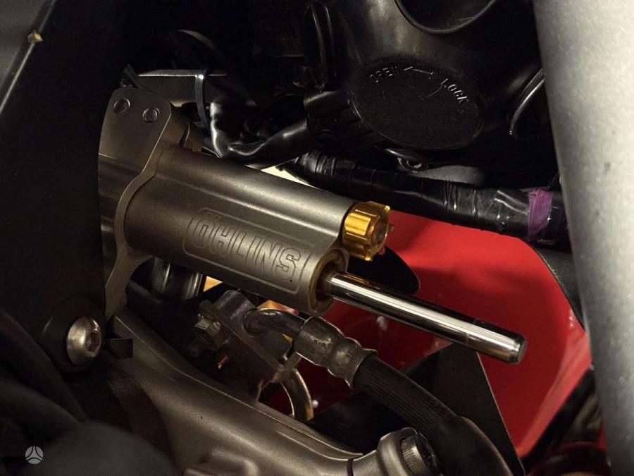 Sarkans Yamaha R1 2013 Rīga, ar dzinēja tilpumu 1.00 L un nobraukumu 33 tūkst. km par 10500 €, foto 19 vietnē AUTOMOTO.COM.LV