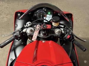Sarkans Yamaha R1 2013 Rīga, ar dzinēja tilpumu 1.00 L un nobraukumu 33 tūkst. km par 10500 €, foto 20 vietnē AUTOMOTO.COM.LV