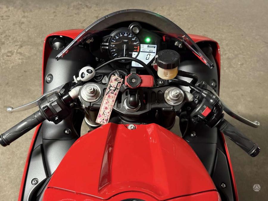 Sarkans Yamaha R1 2013 Rīga, ar dzinēja tilpumu 1.00 L un nobraukumu 33 tūkst. km par 10500 €, foto 20 vietnē AUTOMOTO.COM.LV