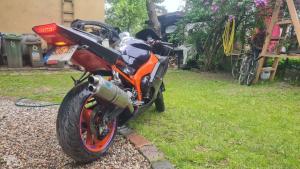 Violet Yamaha R1 1998 in Kaunas, with an engine capacity of 1.00 L and mileage of 0 thousand km for 2250 €, photo 5 on AUTOMOTO.COM.LV