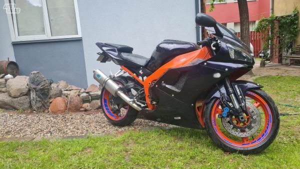 Violet Yamaha R1 1998 in Kaunas, with an engine capacity of 1.00 L and mileage of 0 thousand km for 2000 €, photo 4 on AUTOMOTO.COM.LV