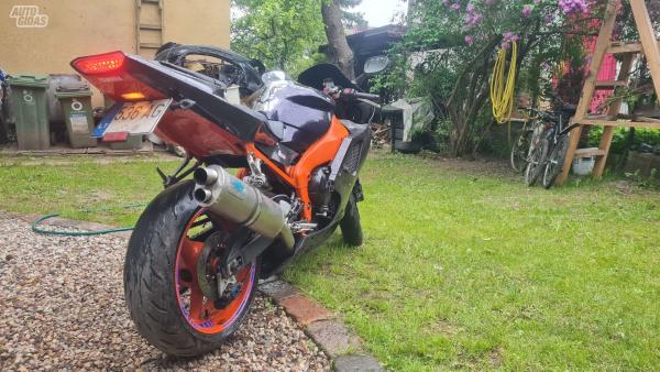 Violet Yamaha R1 1998 in Kaunas, with an engine capacity of 1.00 L and mileage of 0 thousand km for 2000 €, photo 5 on AUTOMOTO.COM.LV