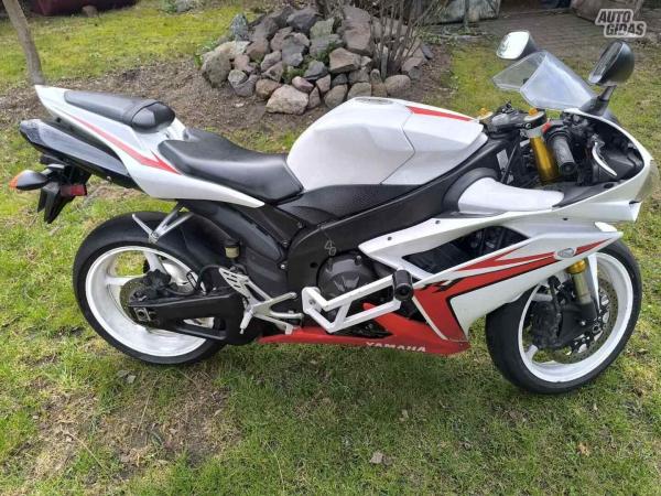 Balts Yamaha R1 2007 Kauņa, ar dzinēja tilpumu 1.00 L un nobraukumu 15 tūkst. km par 6200 €, foto 1 vietnē AUTOMOTO.COM.LV