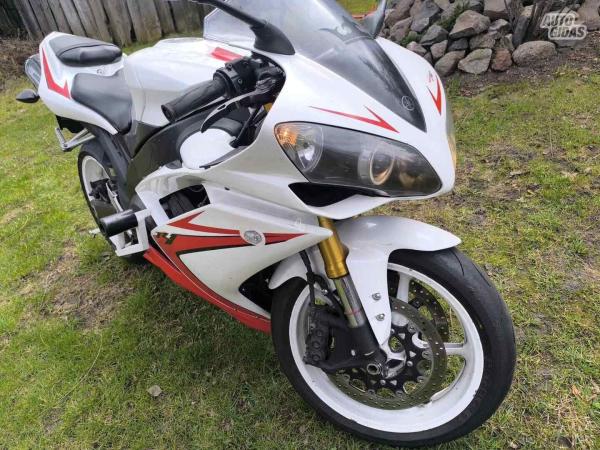Balts Yamaha R1 2007 Kauņa, ar dzinēja tilpumu 1.00 L un nobraukumu 15 tūkst. km par 6200 €, foto 2 vietnē AUTOMOTO.COM.LV