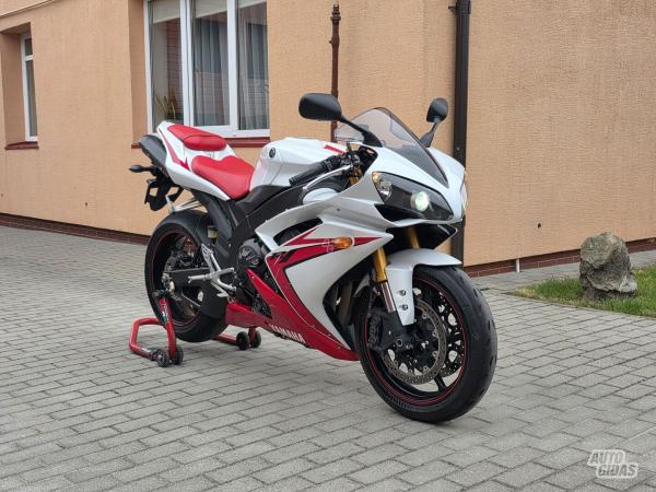 Белый Ямаха R1 2007 в Кретинга, объемом двигателя 0.00 л и пробегом 32 тыс. км за 5250 €, фото 1 на AUTOMOTO.COM.LV