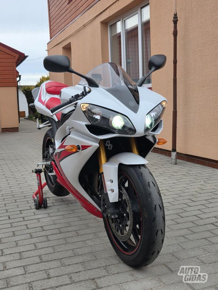 Balts Yamaha R1 2007 Kretinga, ar dzinēja tilpumu 0.00 L un nobraukumu 32 tūkst. km par 5250 €, foto 3 vietnē AUTOMOTO.COM.LV