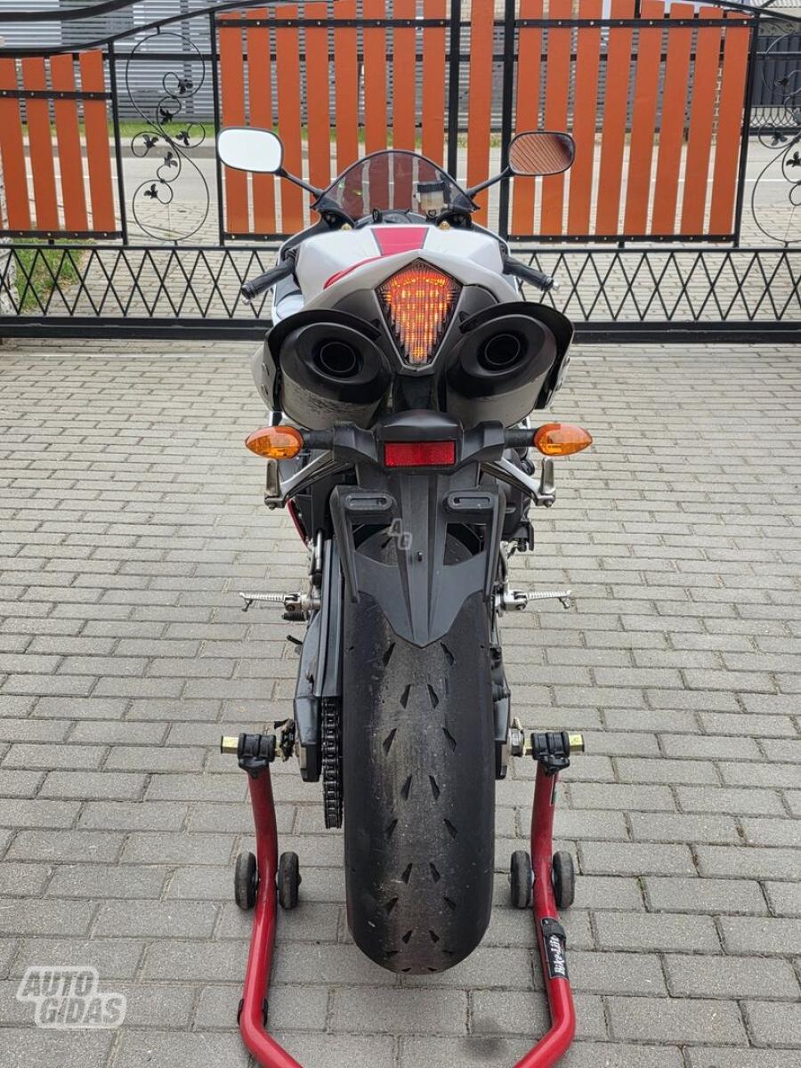 Balts Yamaha R1 2007 Kretinga, ar dzinēja tilpumu 0.00 L un nobraukumu 32 tūkst. km par 5250 €, foto 11 vietnē AUTOMOTO.COM.LV