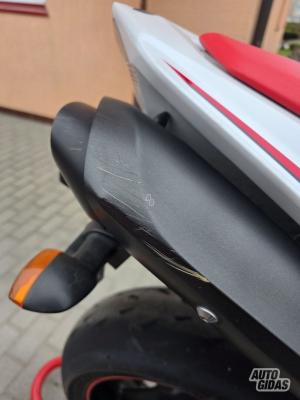 Balts Yamaha R1 2007 Kretinga, ar dzinēja tilpumu 0.00 L un nobraukumu 32 tūkst. km par 5250 €, foto 17 vietnē AUTOMOTO.COM.LV