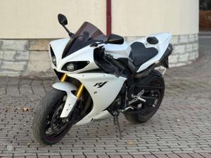 White Yamaha R1 2012 in Kursenai, with an engine capacity of 1.00 L and mileage of 33 thousand km for 6600 €, photo  on AUTOMOTO.COM.LV