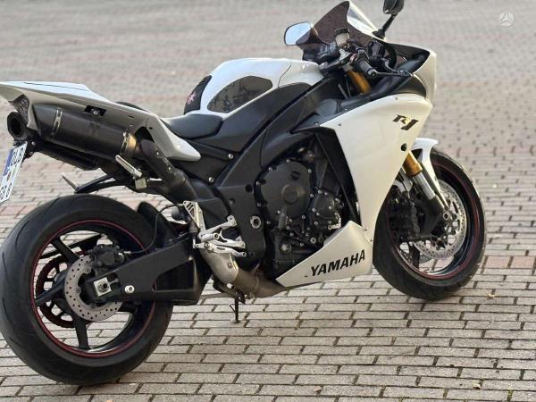 White Yamaha R1 2012 in Kursenai, with an engine capacity of 1.00 L and mileage of 33 thousand km for 6600 €, photo 2 on AUTOMOTO.COM.LV