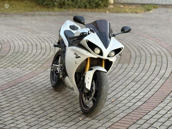 White Yamaha R1 2012 in Kursenai, with an engine capacity of 1.00 L and mileage of 33 thousand km for 6600 €, photo 3 on AUTOMOTO.COM.LV