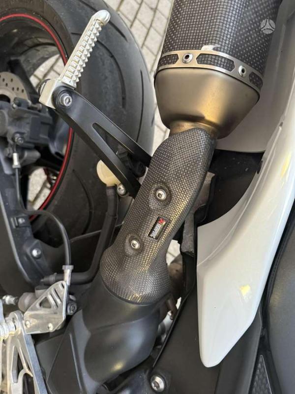 White Yamaha R1 2012 in Kursenai, with an engine capacity of 1.00 L and mileage of 33 thousand km for 6600 €, photo 4 on AUTOMOTO.COM.LV