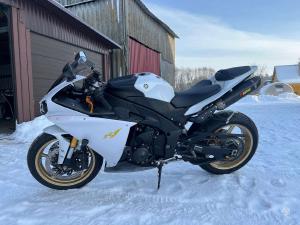 Balts Yamaha R1 2013 Viļņa, ar dzinēja tilpumu 1.00 L un nobraukumu 32 tūkst. km par 7250 €, foto 4 vietnē AUTOMOTO.COM.LV