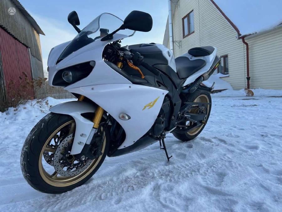 Balts Yamaha R1 2013 Viļņa, ar dzinēja tilpumu 1.00 L un nobraukumu 32 tūkst. km par 7250 €, foto 5 vietnē AUTOMOTO.COM.LV