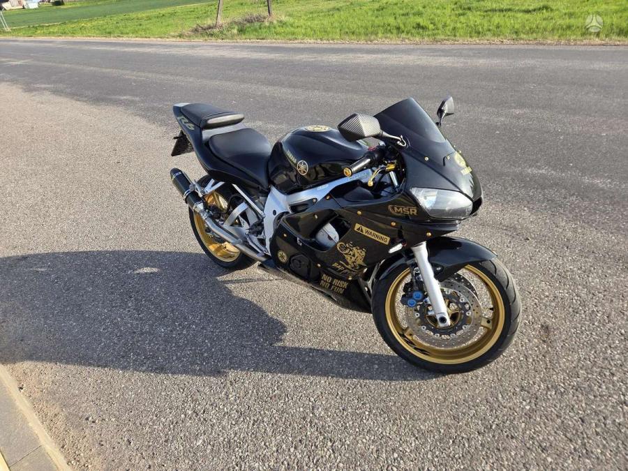 Black Yamaha R6 1999 in Kaunas, with an engine capacity of 0.60 L and mileage of 49 thousand km for 1700 €, photo 3 on AUTOMOTO.COM.LV