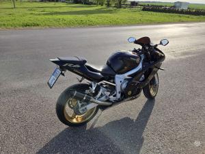 Black Yamaha R6 1999 in Kaunas, with an engine capacity of 0.60 L and mileage of 49 thousand km for 1700 €, photo 5 on AUTOMOTO.COM.LV