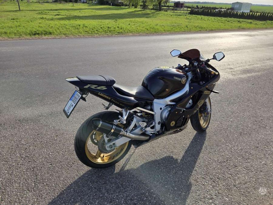 Black Yamaha R6 1999 in Kaunas, with an engine capacity of 0.60 L and mileage of 49 thousand km for 1700 €, photo 5 on AUTOMOTO.COM.LV