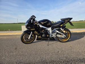 Black Yamaha R6 1999 in Kaunas, with an engine capacity of 0.60 L and mileage of 49 thousand km for 1700 €, photo 8 on AUTOMOTO.COM.LV