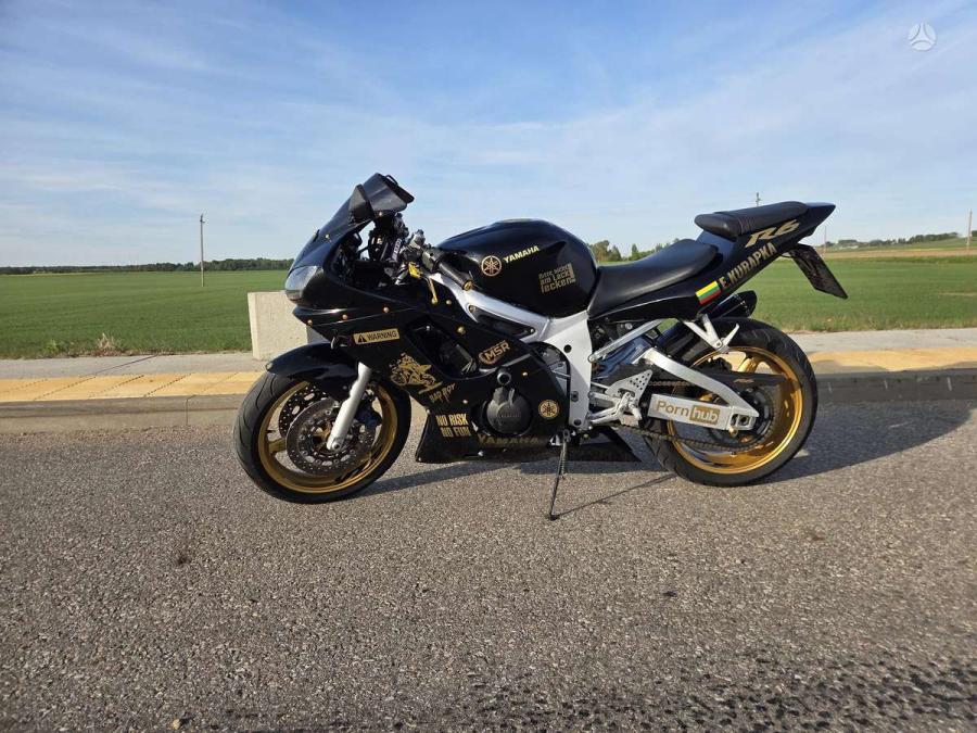 Black Yamaha R6 1999 in Kaunas, with an engine capacity of 0.60 L and mileage of 49 thousand km for 1700 €, photo 8 on AUTOMOTO.COM.LV