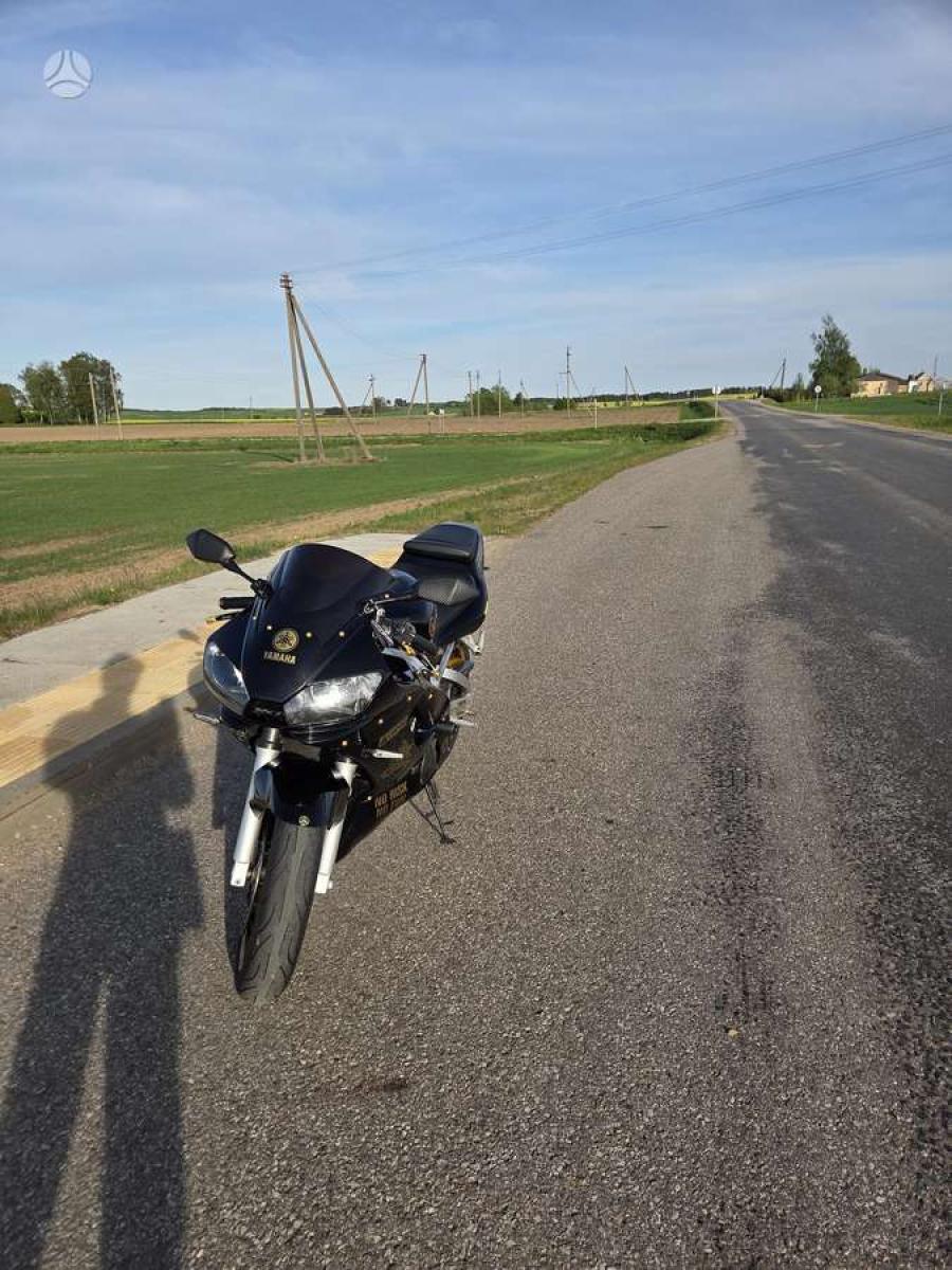 Black Yamaha R6 1999 in Kaunas, with an engine capacity of 0.60 L and mileage of 49 thousand km for 1700 €, photo 9 on AUTOMOTO.COM.LV