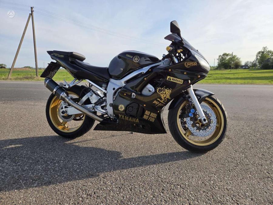 Black Yamaha R6 1999 in Kaunas, with an engine capacity of 0.60 L and mileage of 49 thousand km for 1700 €, photo 11 on AUTOMOTO.COM.LV
