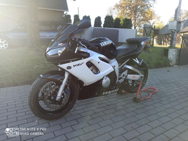 Black Yamaha R6 2002 in Jurbarkas, with an engine capacity of 0.60 L and mileage of 0 thousand km for 1999 €, photo 7 on AUTOMOTO.COM.LV