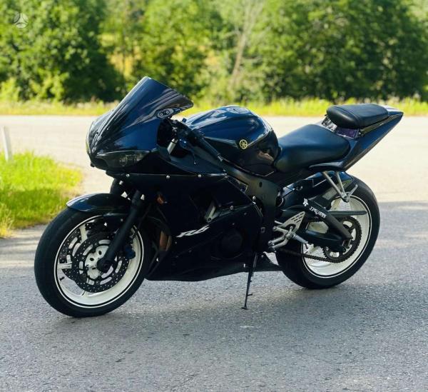 Black Yamaha R6 2004 in Radviliskis, with an engine capacity of 0.60 L and mileage of 27 thousand km for 3250 €, photo 4 on AUTOMOTO.COM.LV