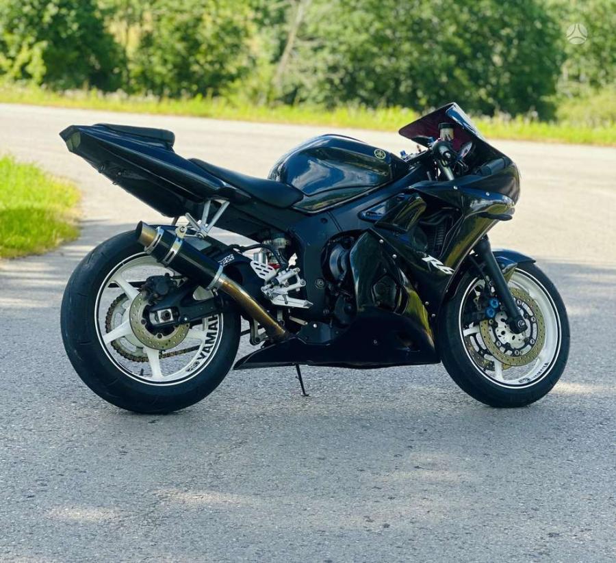 Black Yamaha R6 2004 in Radviliskis, with an engine capacity of 0.60 L and mileage of 27 thousand km for 3250 €, photo 6 on AUTOMOTO.COM.LV