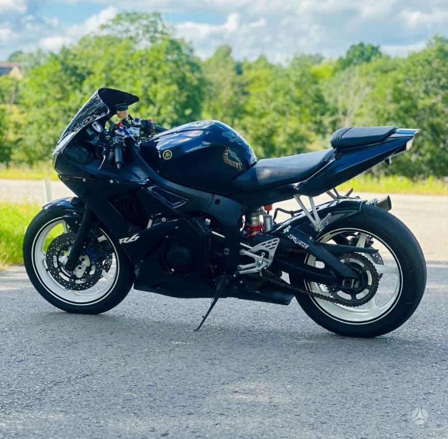 Black Yamaha R6 2004 in Radviliskis, with an engine capacity of 0.60 L and mileage of 27 thousand km for 3250 €, photo 7 on AUTOMOTO.COM.LV