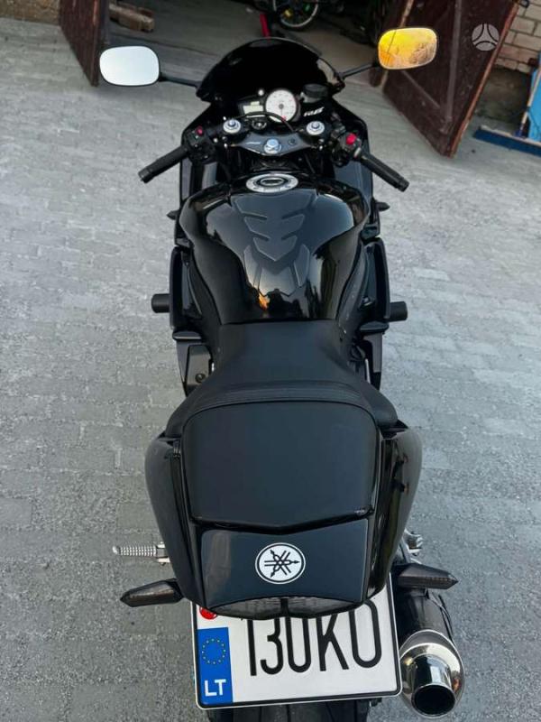 Black Yamaha R6 2004 in Sirvintos, with an engine capacity of 0.60 L and mileage of 43 thousand km for 3050 €, photo 3 on AUTOMOTO.COM.LV