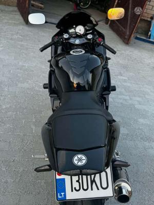 Black Yamaha R6 2004 in Sirvintos, with an engine capacity of 0.60 L and mileage of 43 thousand km for 3050 €, photo 4 on AUTOMOTO.COM.LV