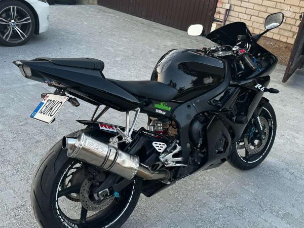 Black Yamaha R6 2004 in Sirvintos, with an engine capacity of 0.60 L and mileage of 43 thousand km for 3050 €, photo 5 on AUTOMOTO.COM.LV