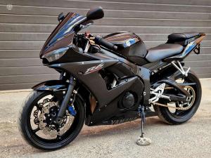 Melns Yamaha R6 2005 Viļņa, ar dzinēja tilpumu 0.60 L un nobraukumu 37 tūkst. km par 3650 €, foto 4 vietnē AUTOMOTO.COM.LV