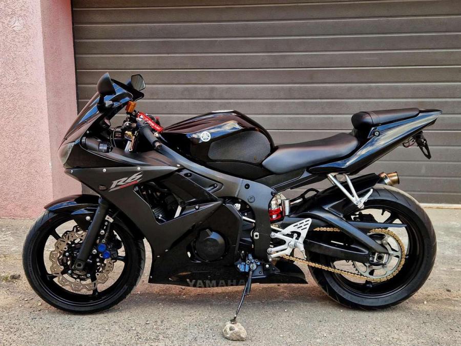 Melns Yamaha R6 2005 Viļņa, ar dzinēja tilpumu 0.60 L un nobraukumu 37 tūkst. km par 3650 €, foto 5 vietnē AUTOMOTO.COM.LV