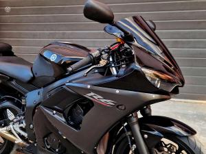 Melns Yamaha R6 2005 Viļņa, ar dzinēja tilpumu 0.60 L un nobraukumu 37 tūkst. km par 3650 €, foto 6 vietnē AUTOMOTO.COM.LV